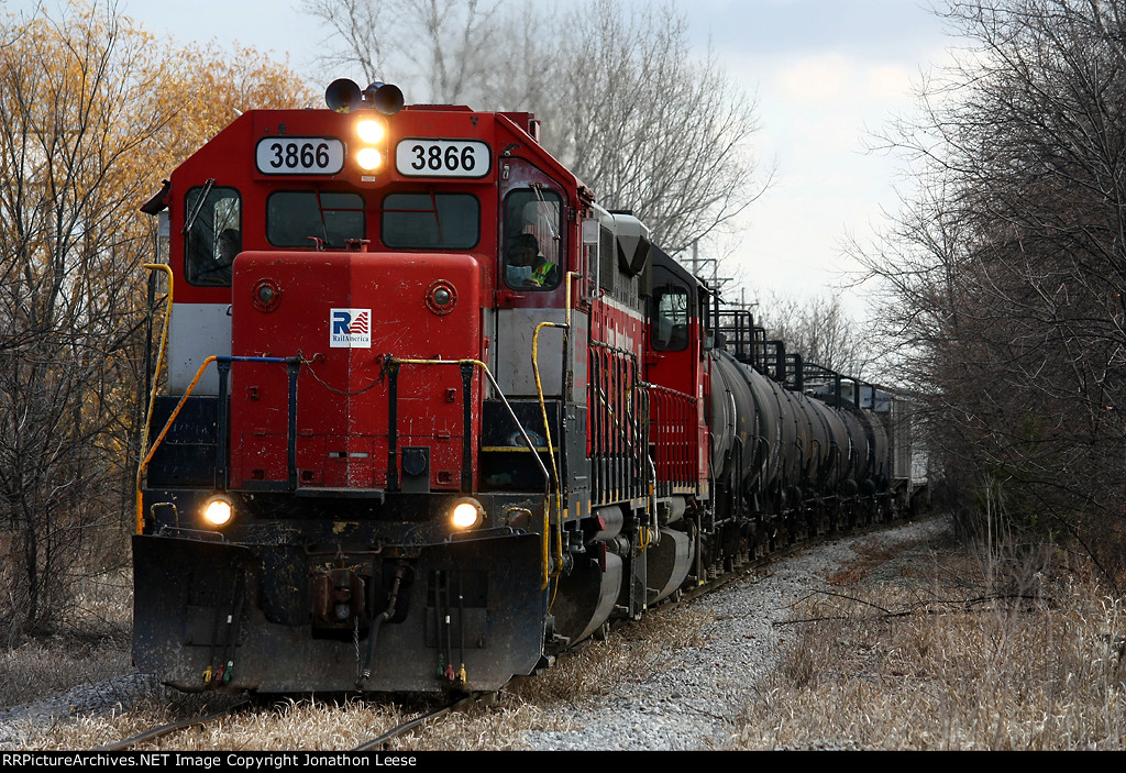 HESR 3866 and CORP 3826 lead 800 into Saginaw from the Thumb